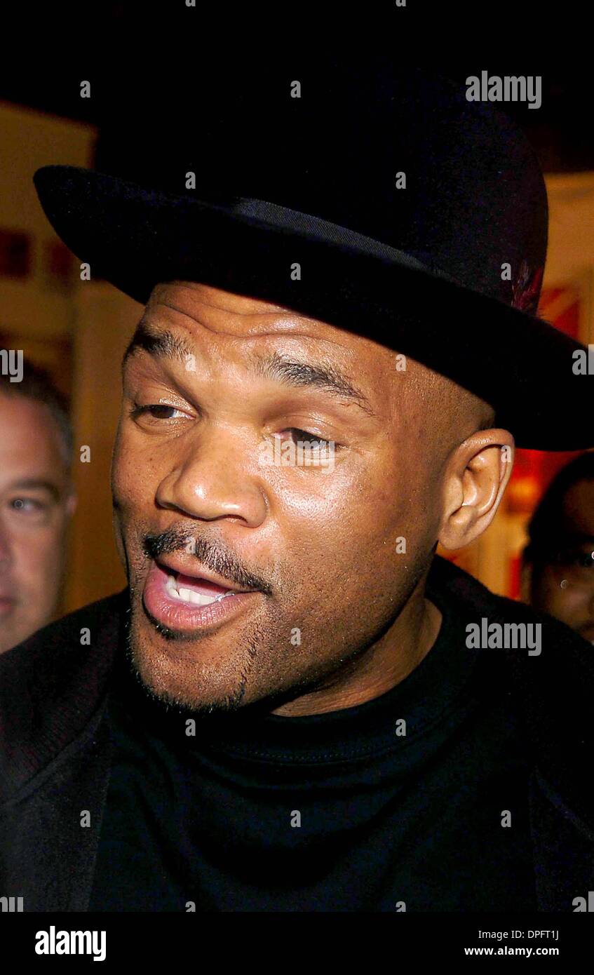 Apr. 11, 2006 - New York, New York, U.S. - SATURN ROCKS TIMES SQUARE TO ...