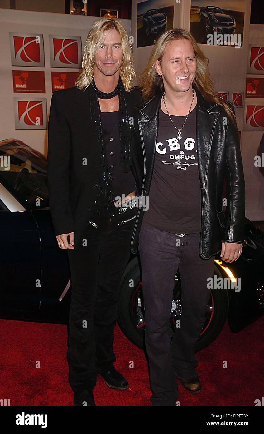 Apr. 11, 2006 - New York, New York, U.S. - SATURN ROCKS TIMES SQUARE TO ...