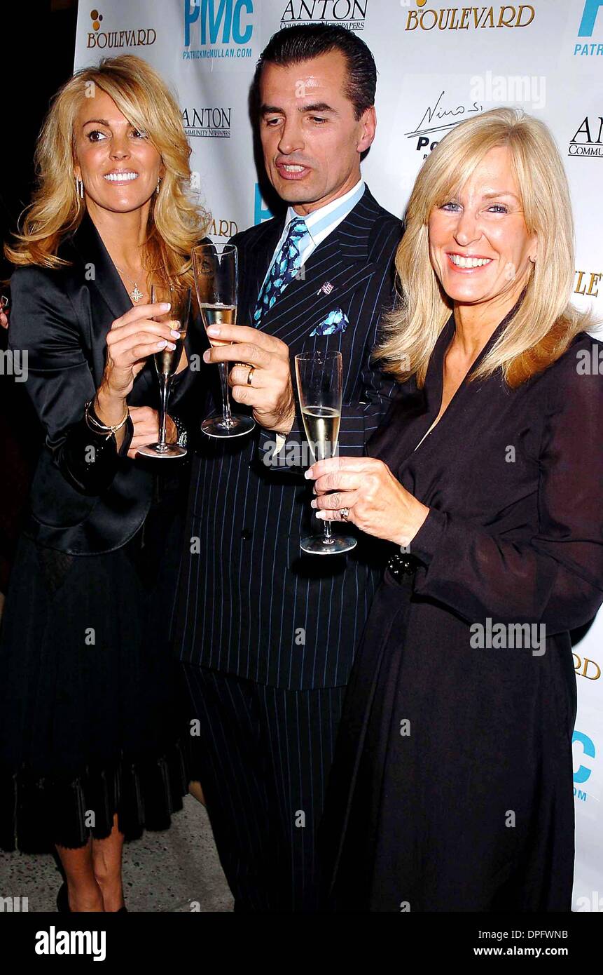 Oct. 9, 2006 - New York, New York, U.S. - DINA LOHAN POSES AS SUPER MOM ...
