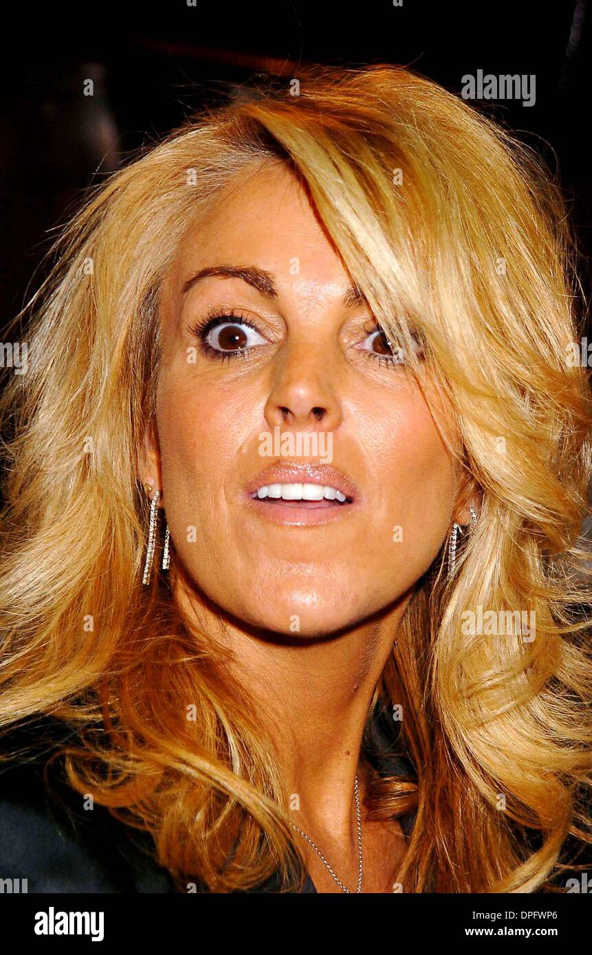 Oct. 9, 2006 - New York, New York, U.S. - DINA LOHAN POSES AS SUPER MOM ...