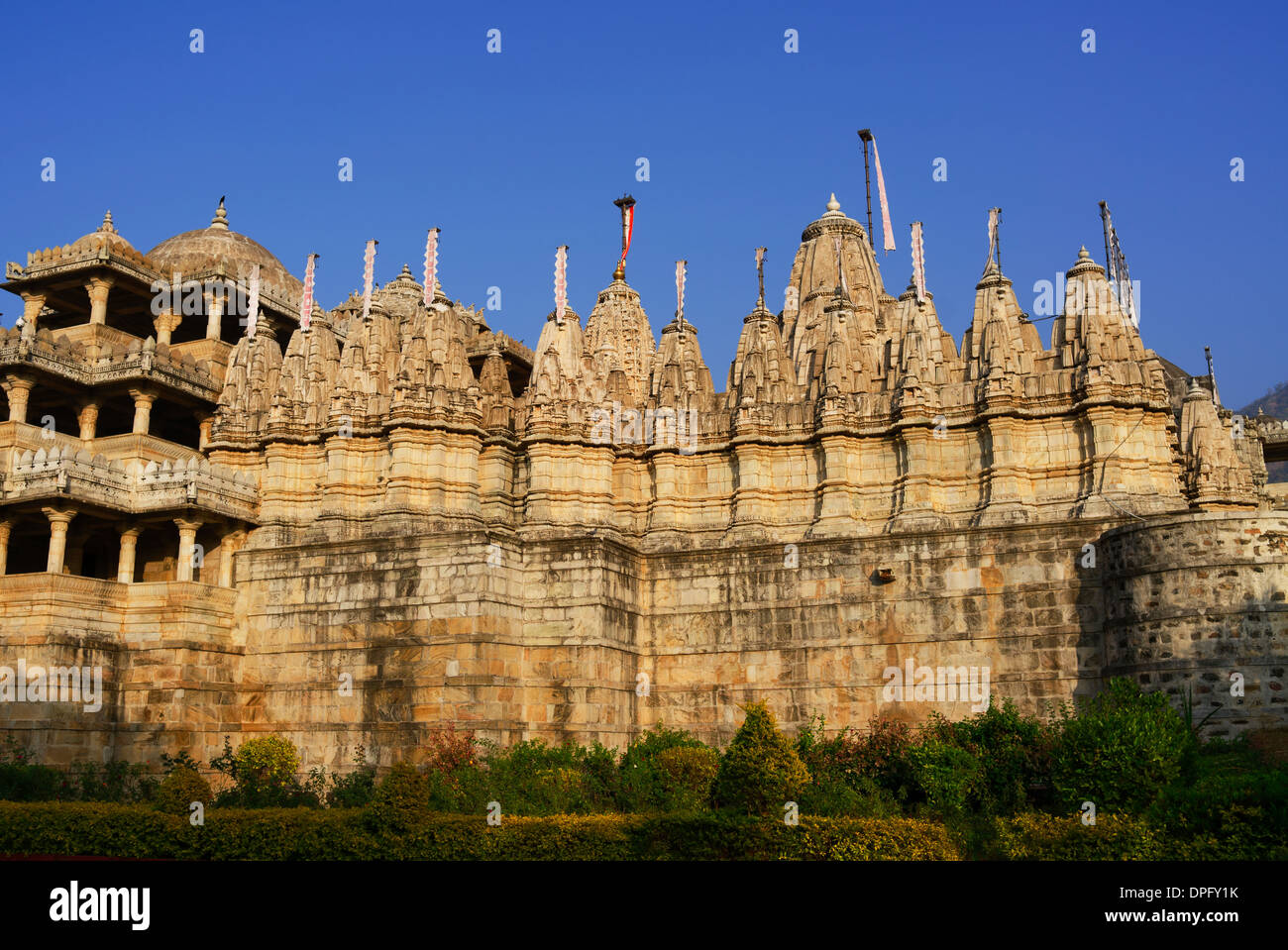 Ranakpur Temple of Jainism known for its carved Pillars and Design ...