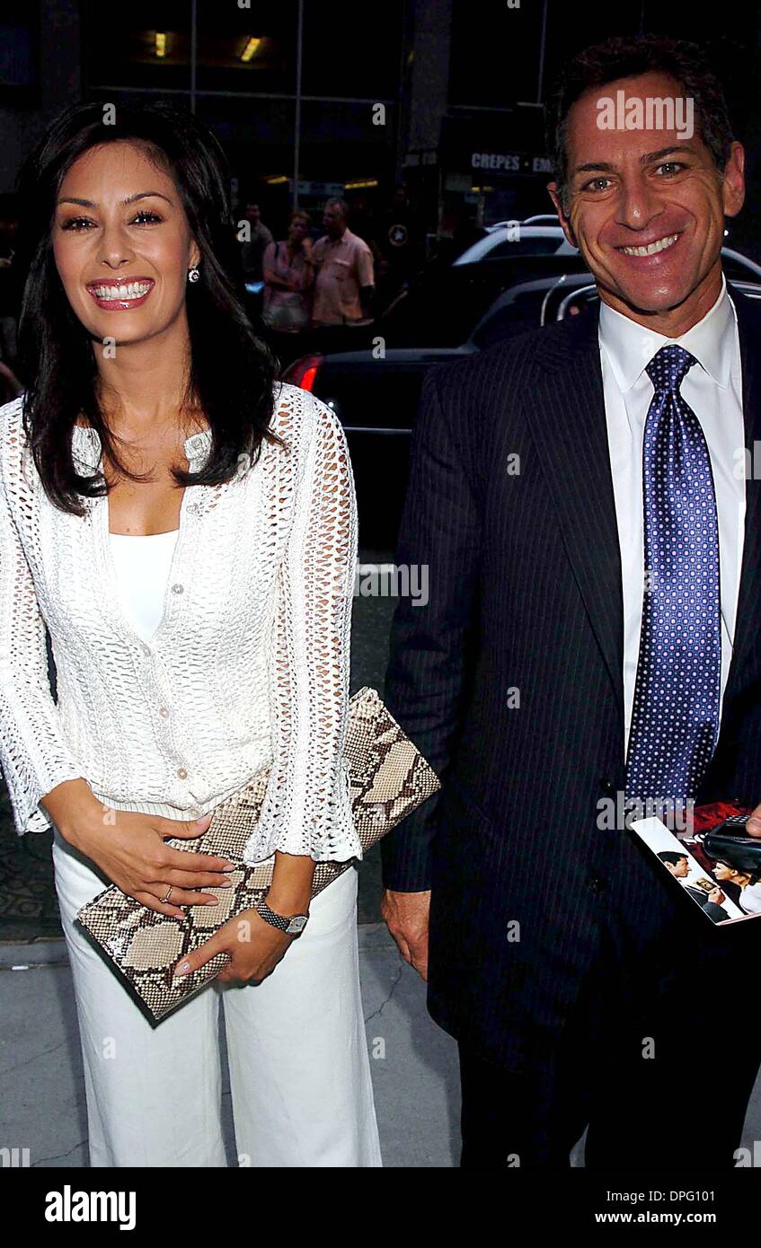 Liz cho hi-res stock photography and images - Alamy