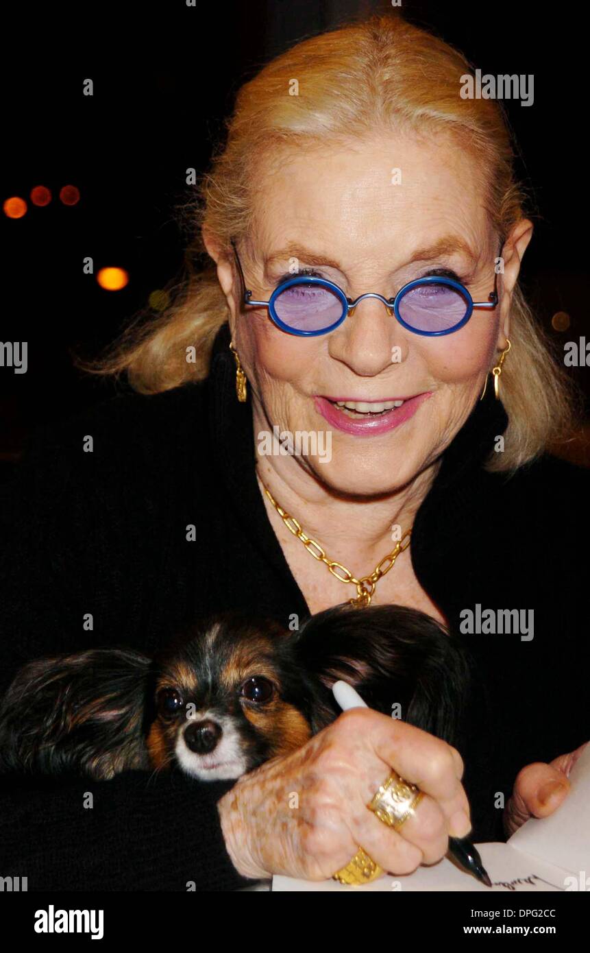 Dec. 6, 2006 - New York, New York, U.S. - LAUREN BACALL SIGNS HER ...