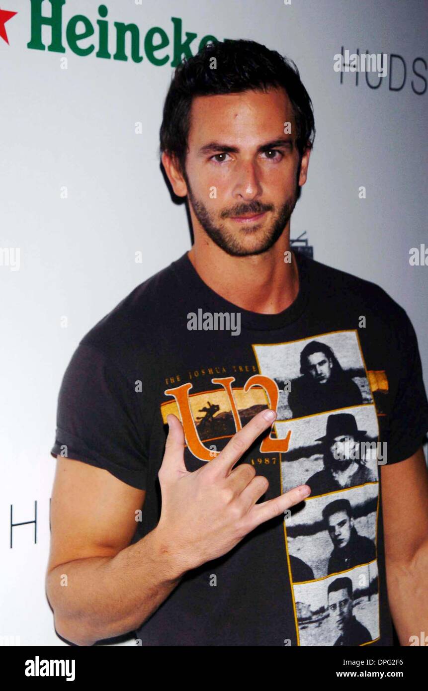 Dec. 31, 2006 - New York, New York, U.S. - CHRISTINA AGUILERA AND PEREZ ...