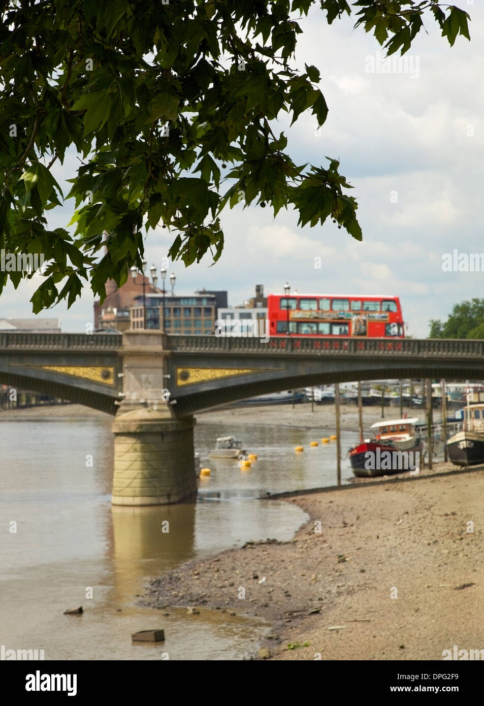 Battersea embankment hi-res stock photography and images - Alamy