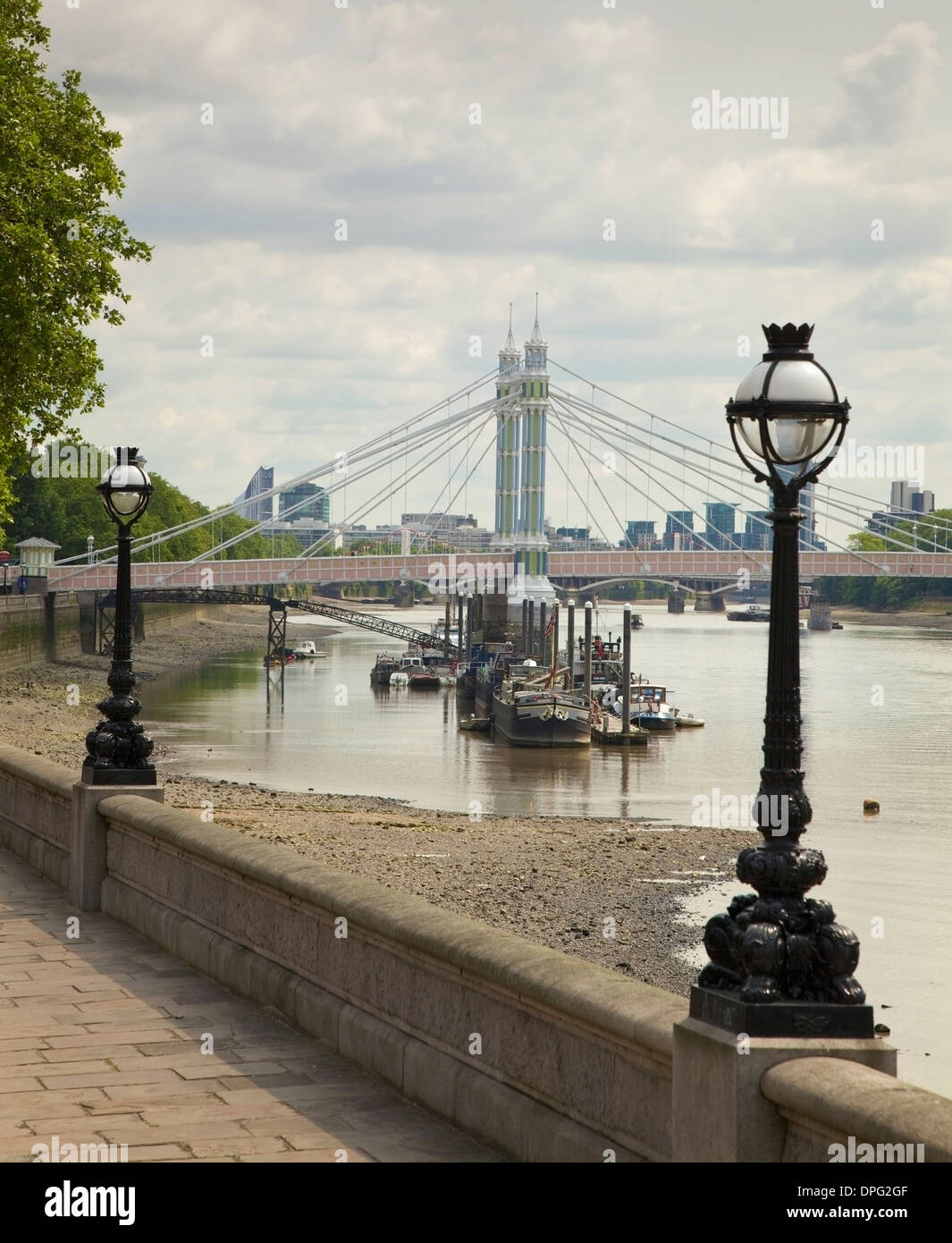Thames embankment lamps hi-res stock photography and images - Alamy