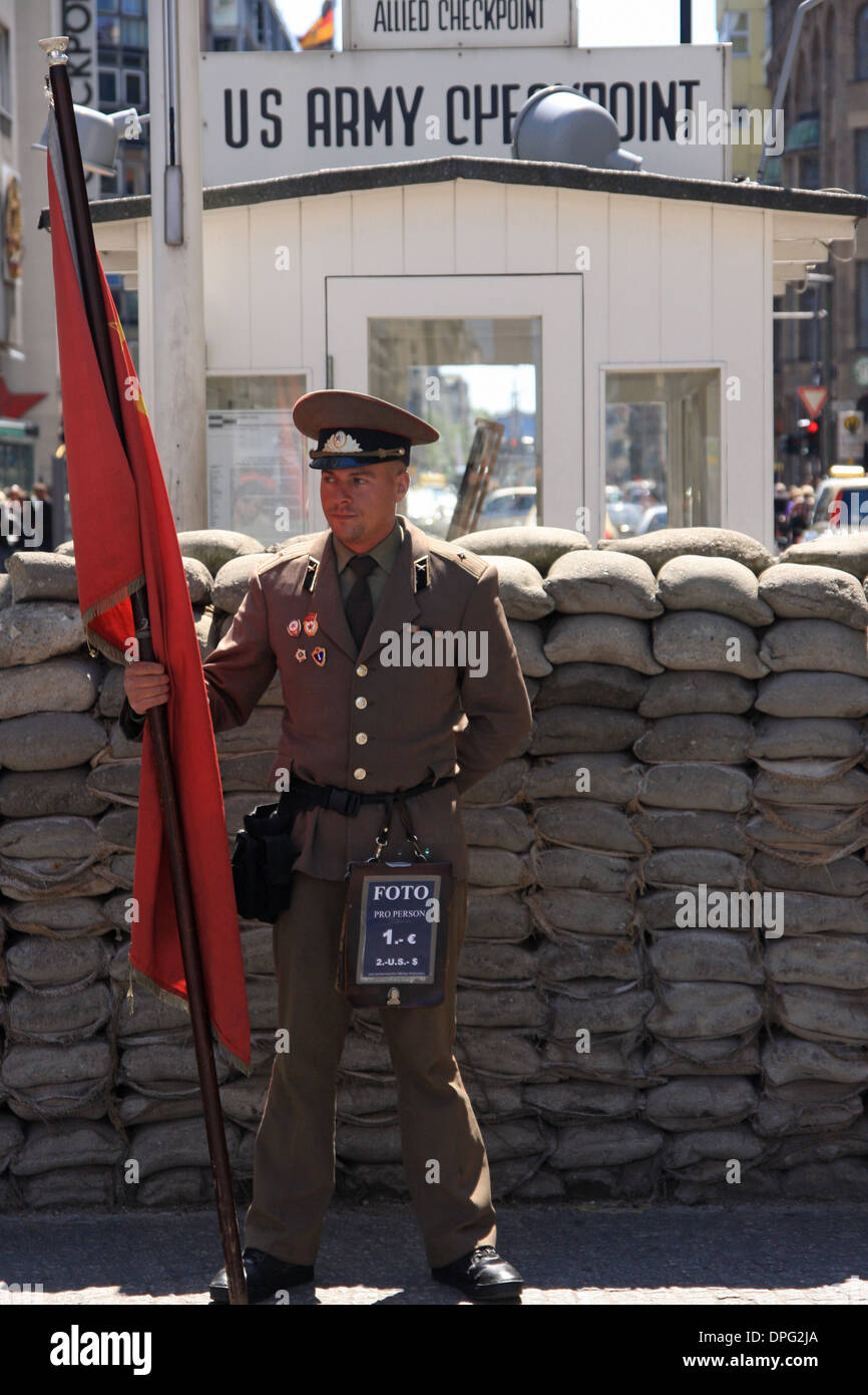 Us soldier checkpoint charlie berlin hi-res stock photography and ...