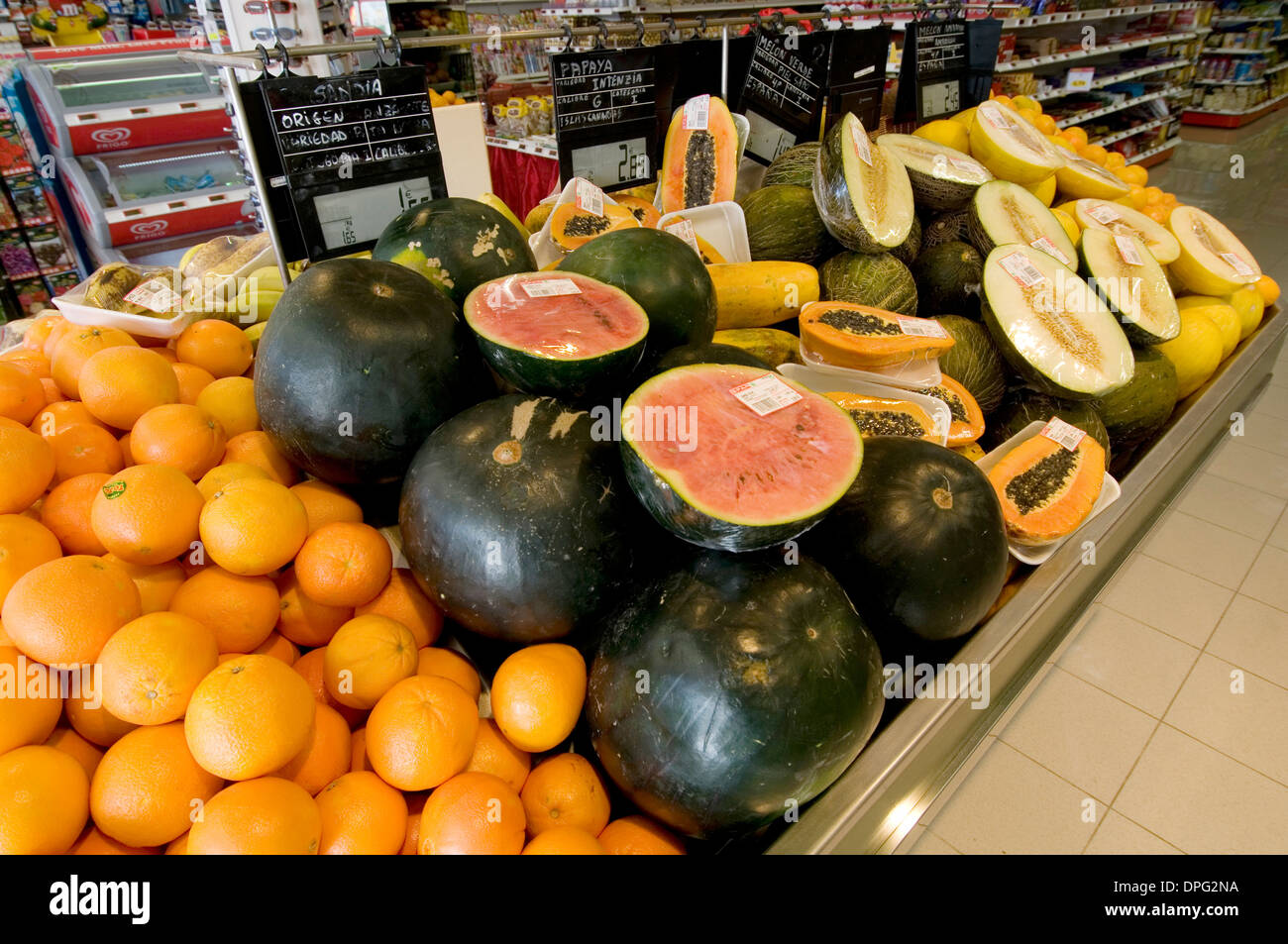 Supermarket displays hi-res stock photography and images - Alamy