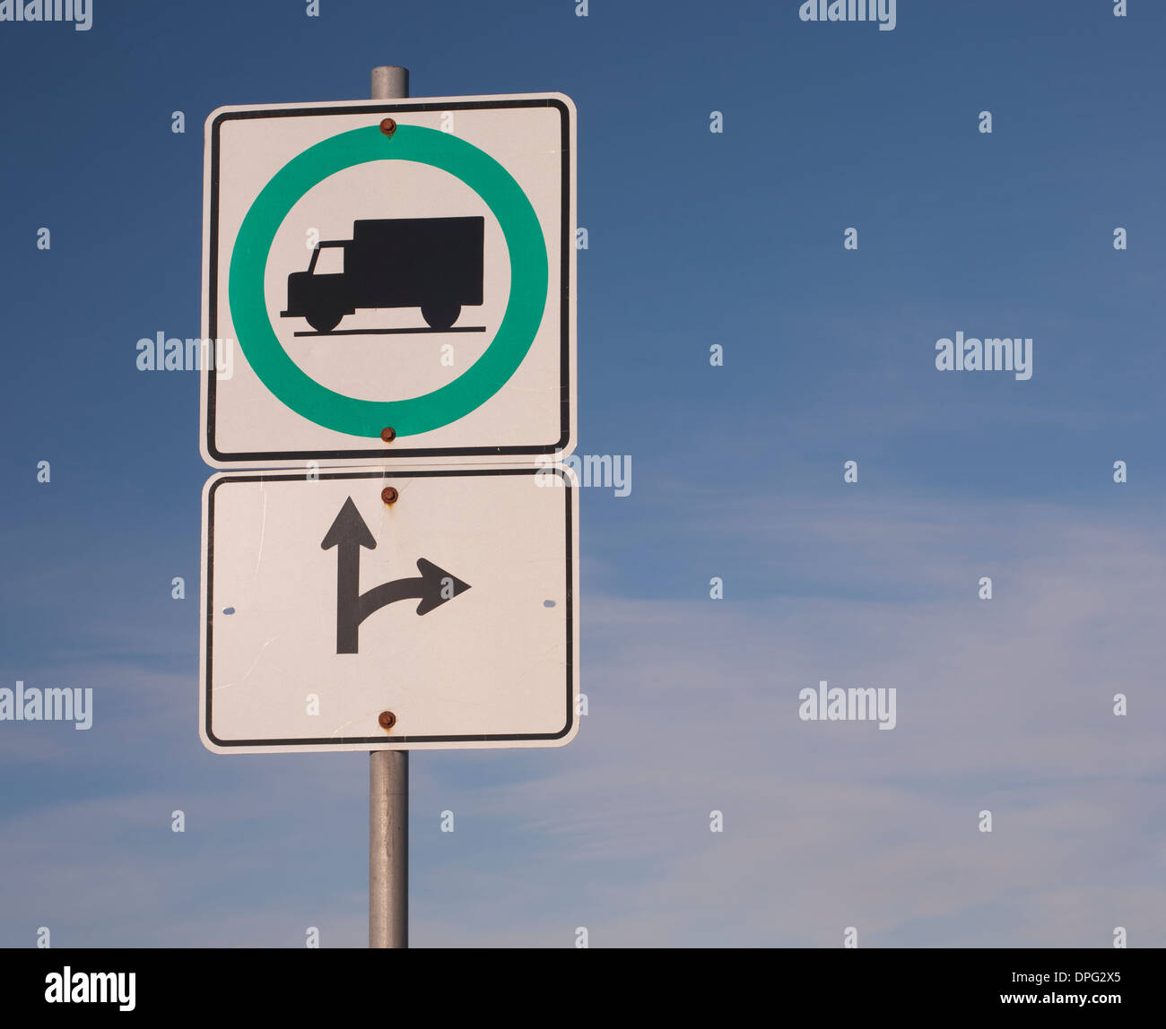 Truck route sign Stock Photo - Alamy