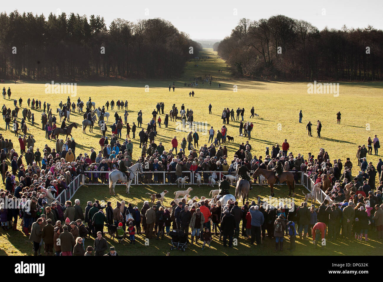 Hunt crowds hi-res stock photography and images - Alamy