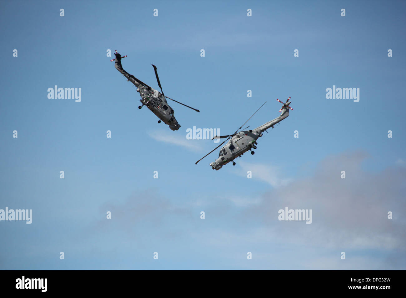 Helicopters flying hi-res stock photography and images - Alamy