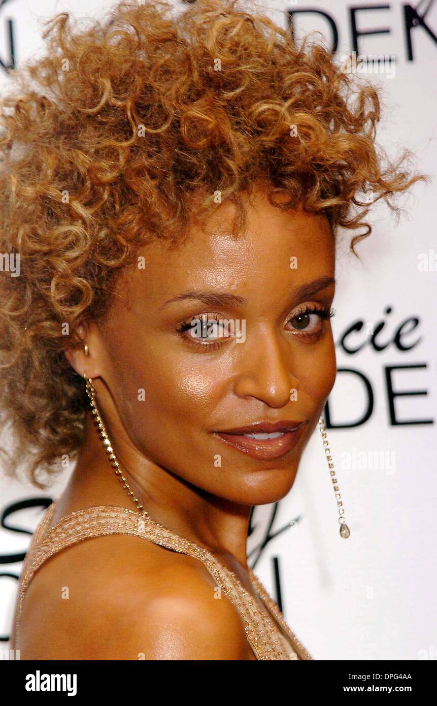 July 11, 2006 - New York, New York, U.S. - ACTRESS STACIE J JOINS WITH ...