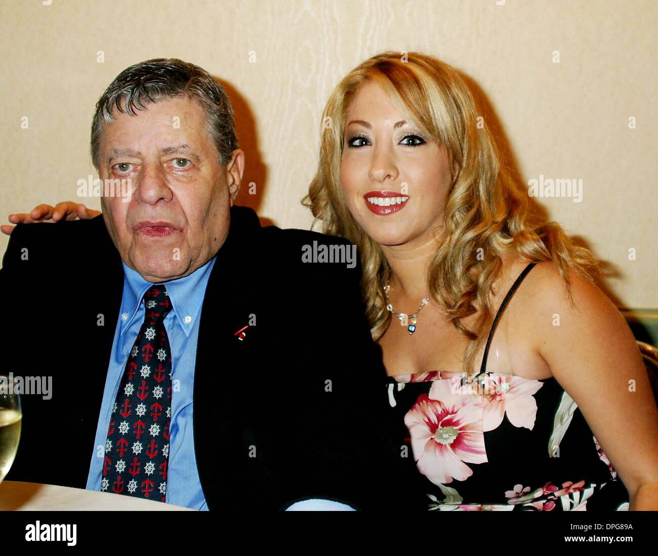 June 8, 2006 - New York, New York, U.S. - K48262JBU.FRIARS CLUB TO ...