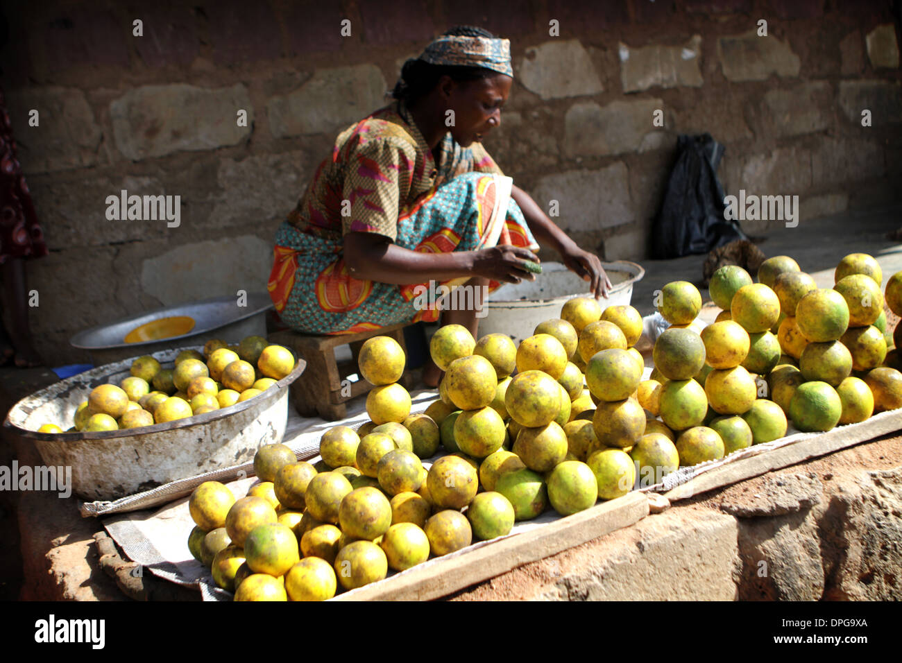 Selling vegetables africa hi-res stock photography and images - Alamy