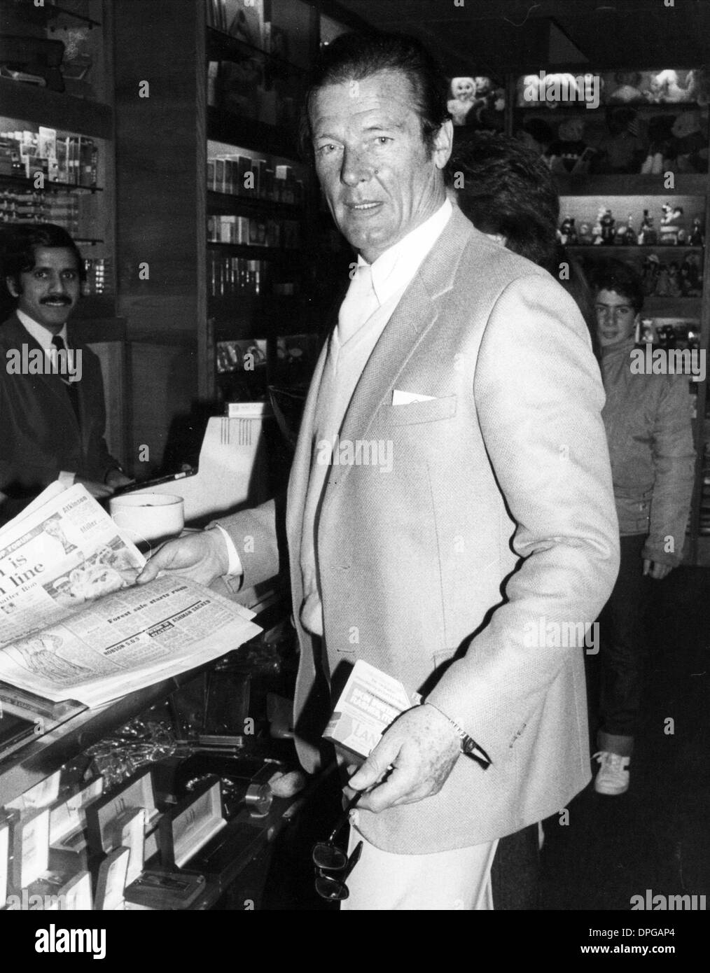 Mar. 30, 2006 - New York, New York, U.S. - ROGER MOORE IN THE SMOKE ...