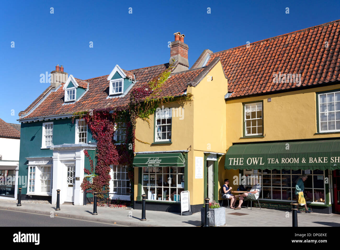 Georgian buildings and tea room in town centre, Holt, Norfolk Stock ...