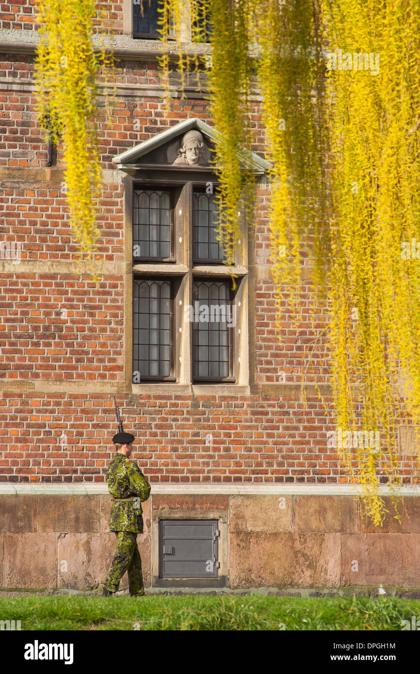 Royal life guard on patrol outside Rosenborg Castle, Copenhagen ...