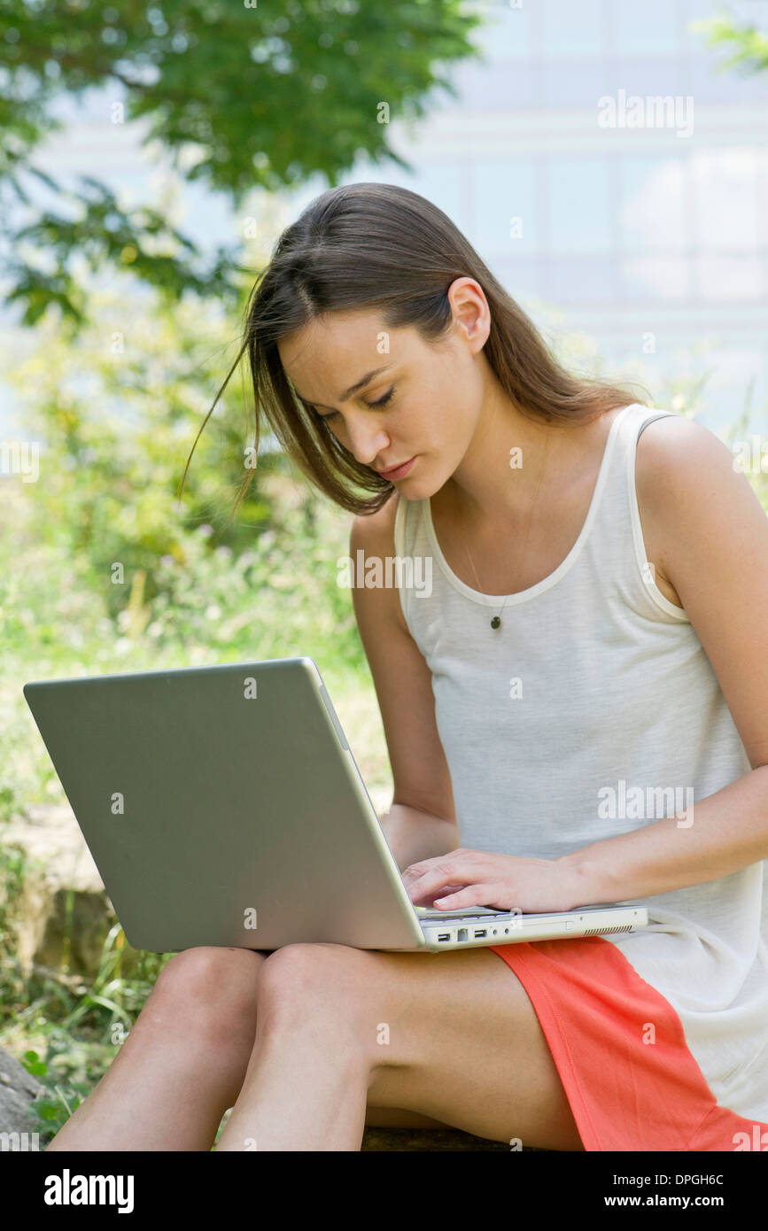 Outside laptop work concentrate hi-res stock photography and images - Alamy