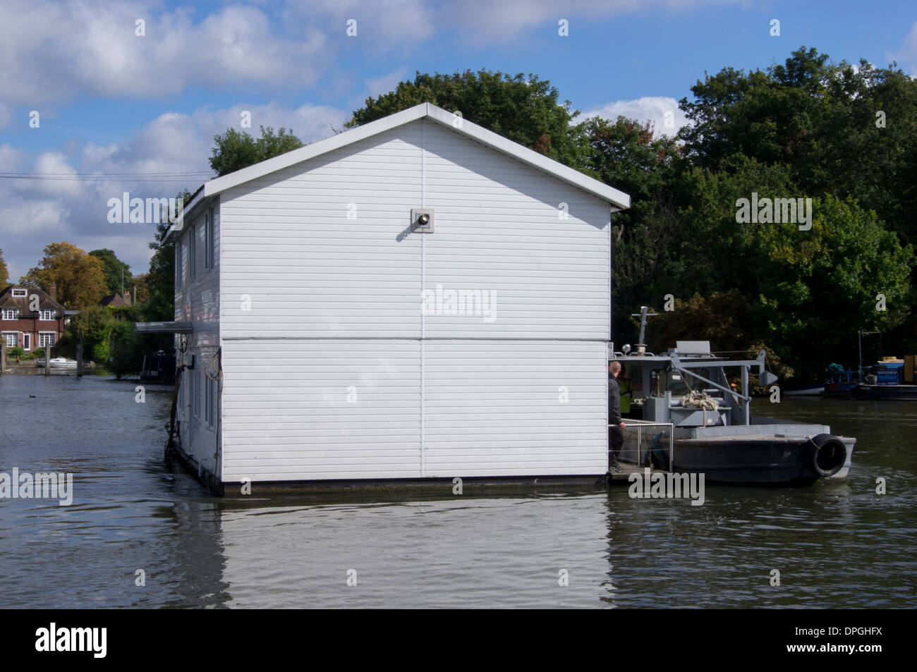 Floating house on the river thames hi-res stock photography and images ...