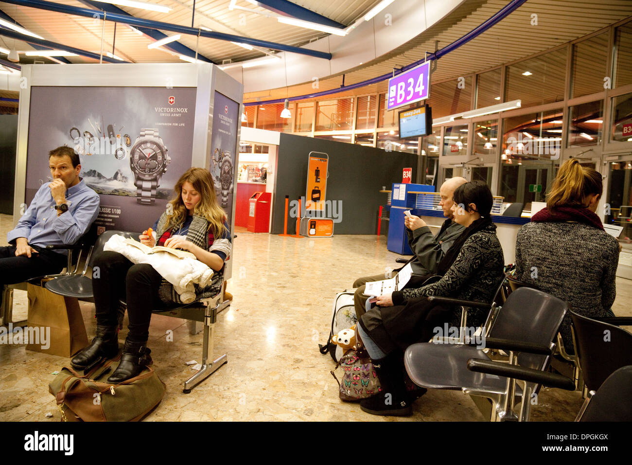 Airport gate waiting hi-res stock photography and images - Alamy