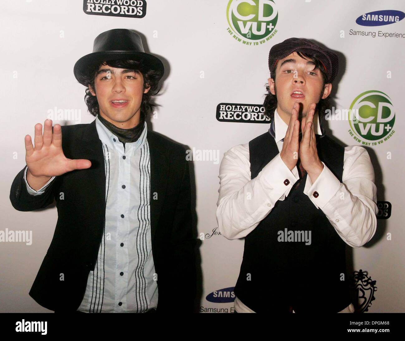 Jonas brothers 2006 hi-res stock photography and images - Alamy