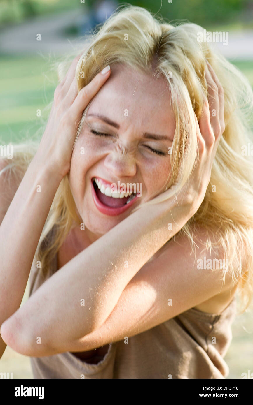 Screaming heads hi-res stock photography and images - Alamy