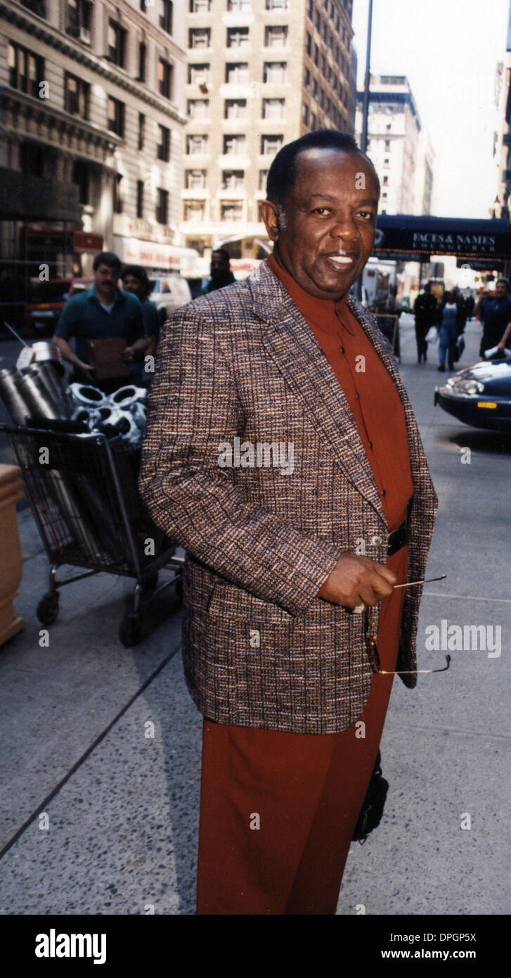 Dec. 19, 2005 - New York, New York, U.S. - K14627RM.LOU RAWLS AT RHIGA ...