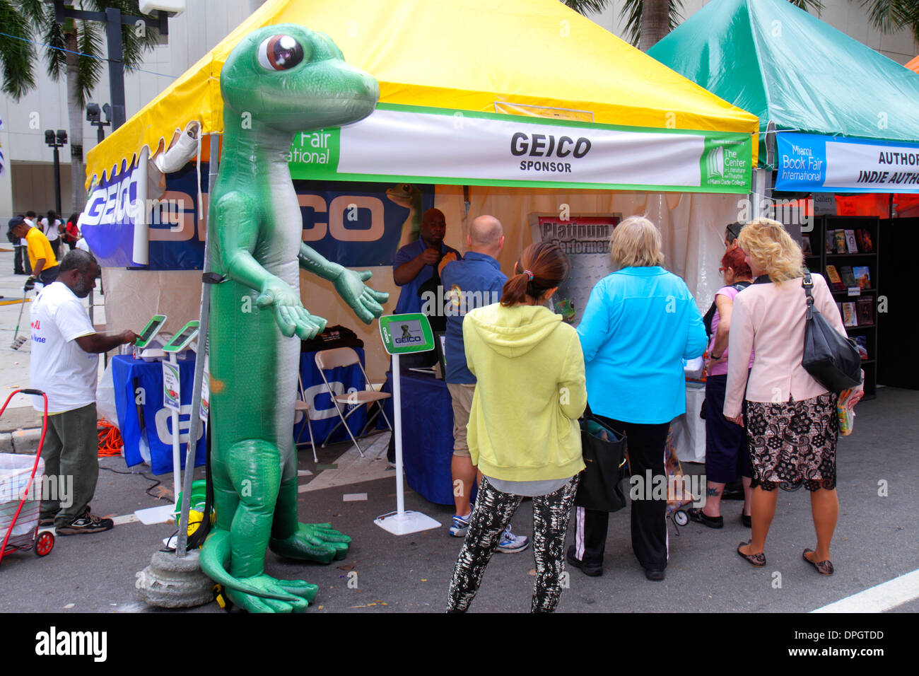 College mascot hi-res stock photography and images - Alamy