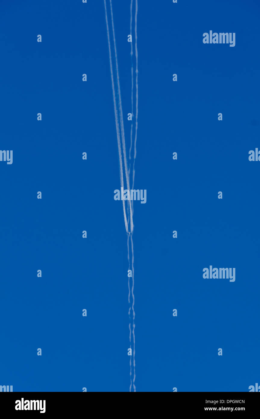 Vapour lines hi-res stock photography and images - Alamy