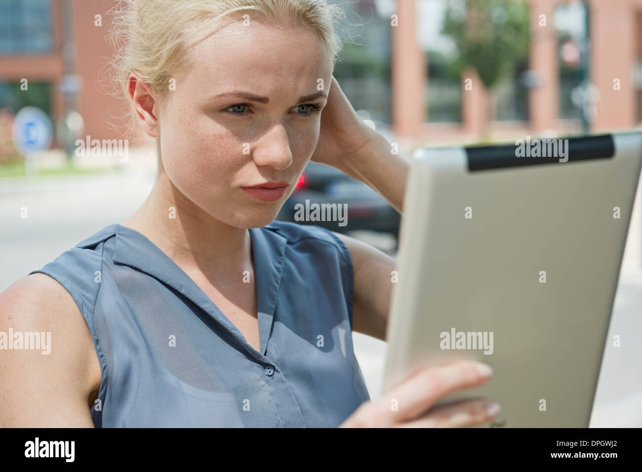 Woman using i pad take photograph hi-res stock photography and images ...