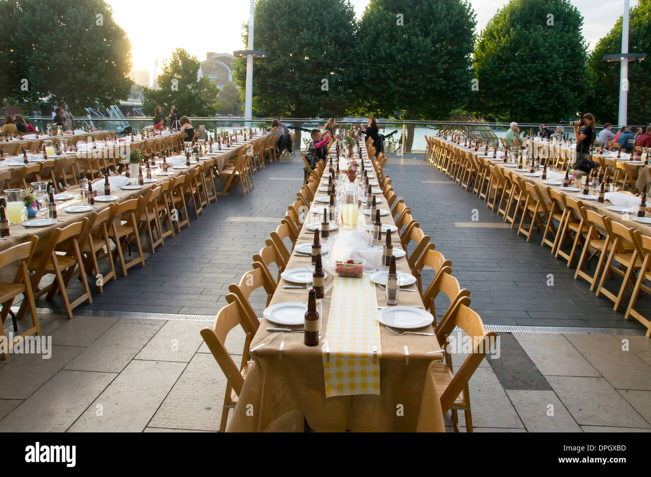 Uk england london long tables hi-res stock photography and images - Alamy