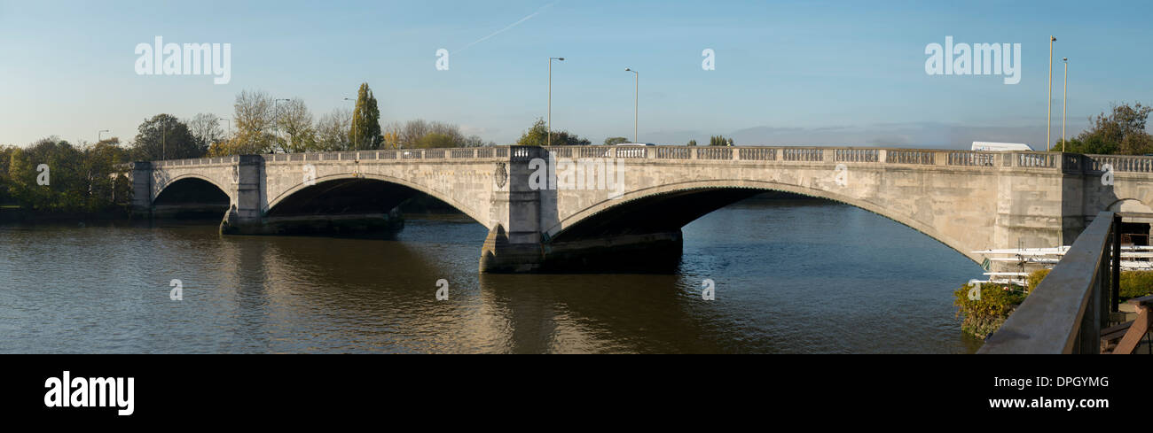 Chiswick bridge hi-res stock photography and images - Alamy