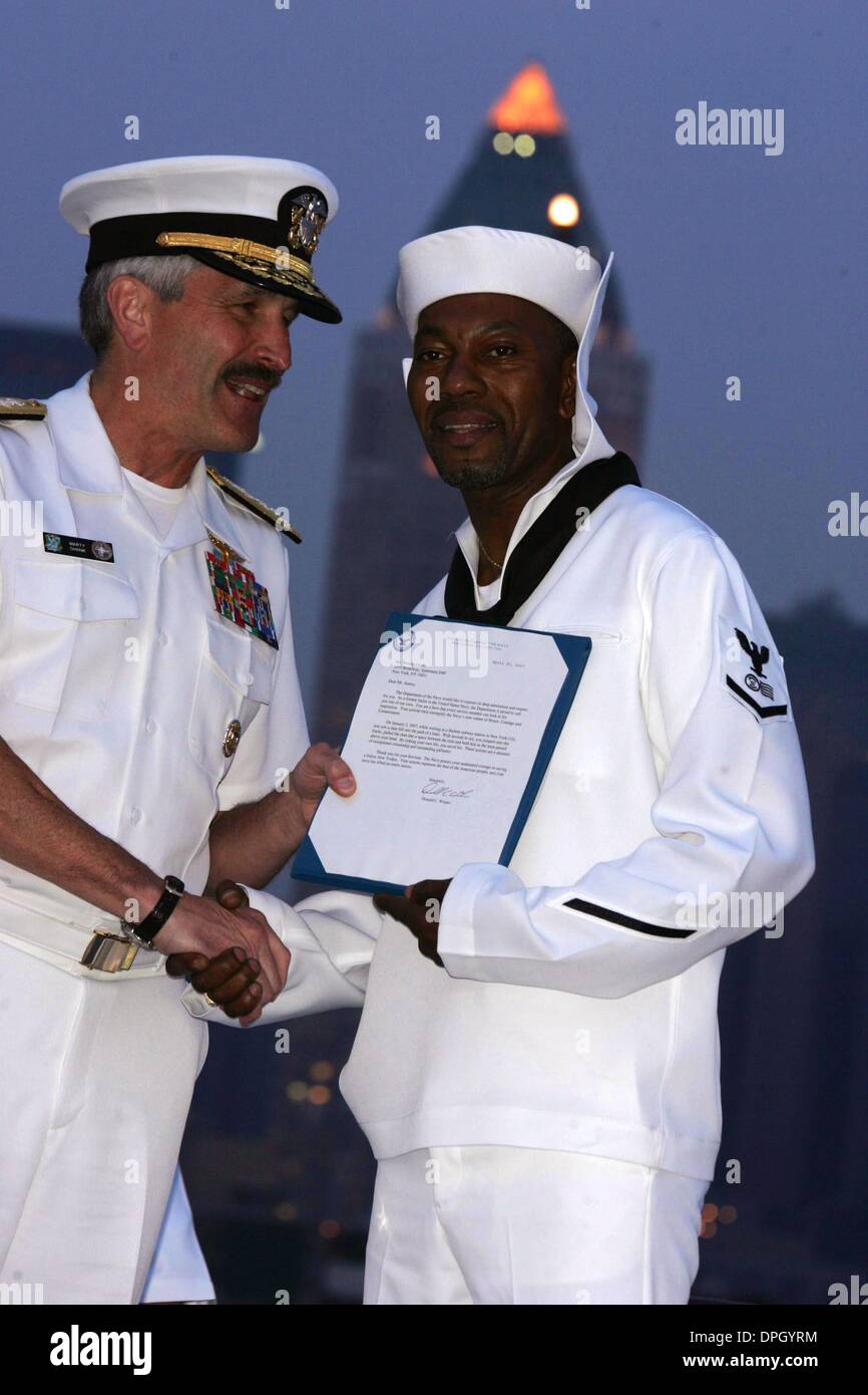 May 27, 2006 - New York, New York, U.S. - SUBWAY HERO AND FORMER ...