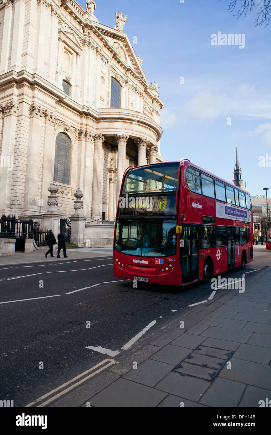 St Paul's Cathedral and London bus Stock Photo - Alamy