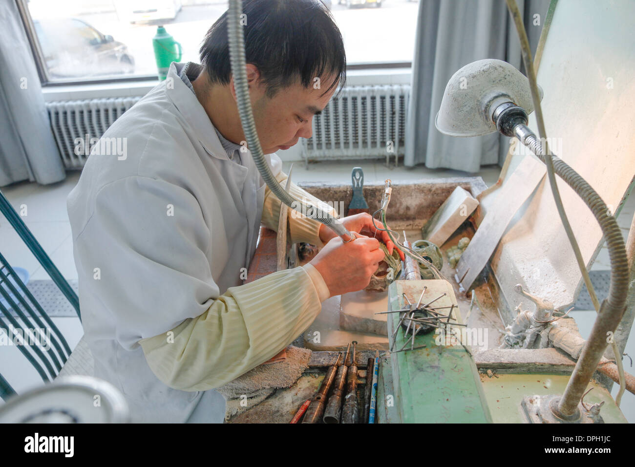 Chinese factory workers hi-res stock photography and images - Alamy