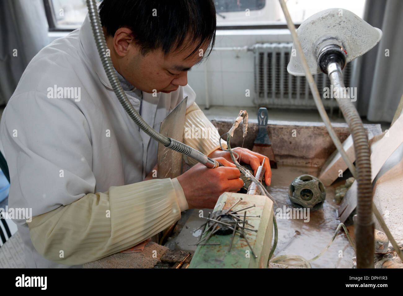 Chinese factory workers hi-res stock photography and images - Alamy