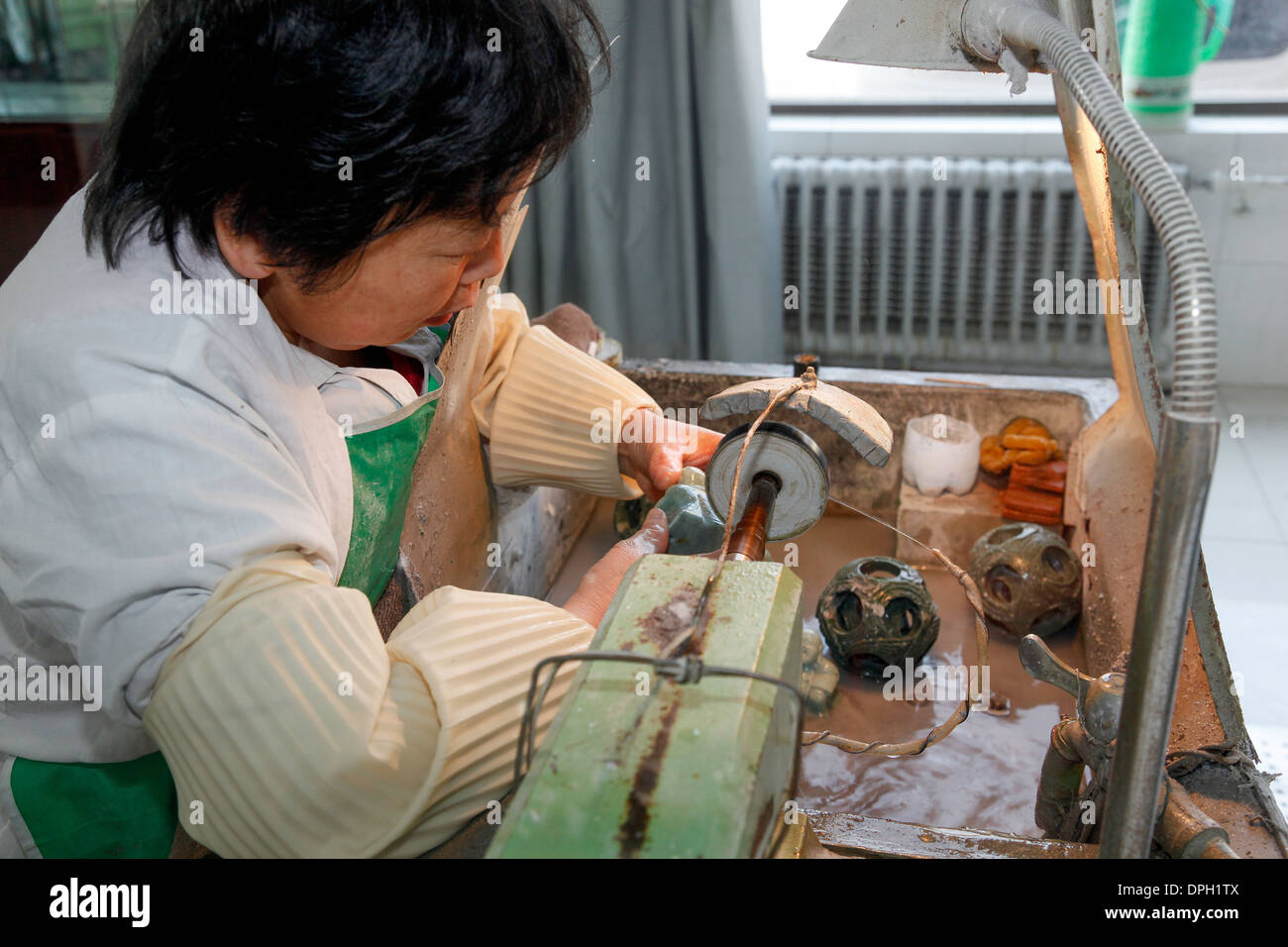 China chinese female factory workers hi-res stock photography and images - Alamy