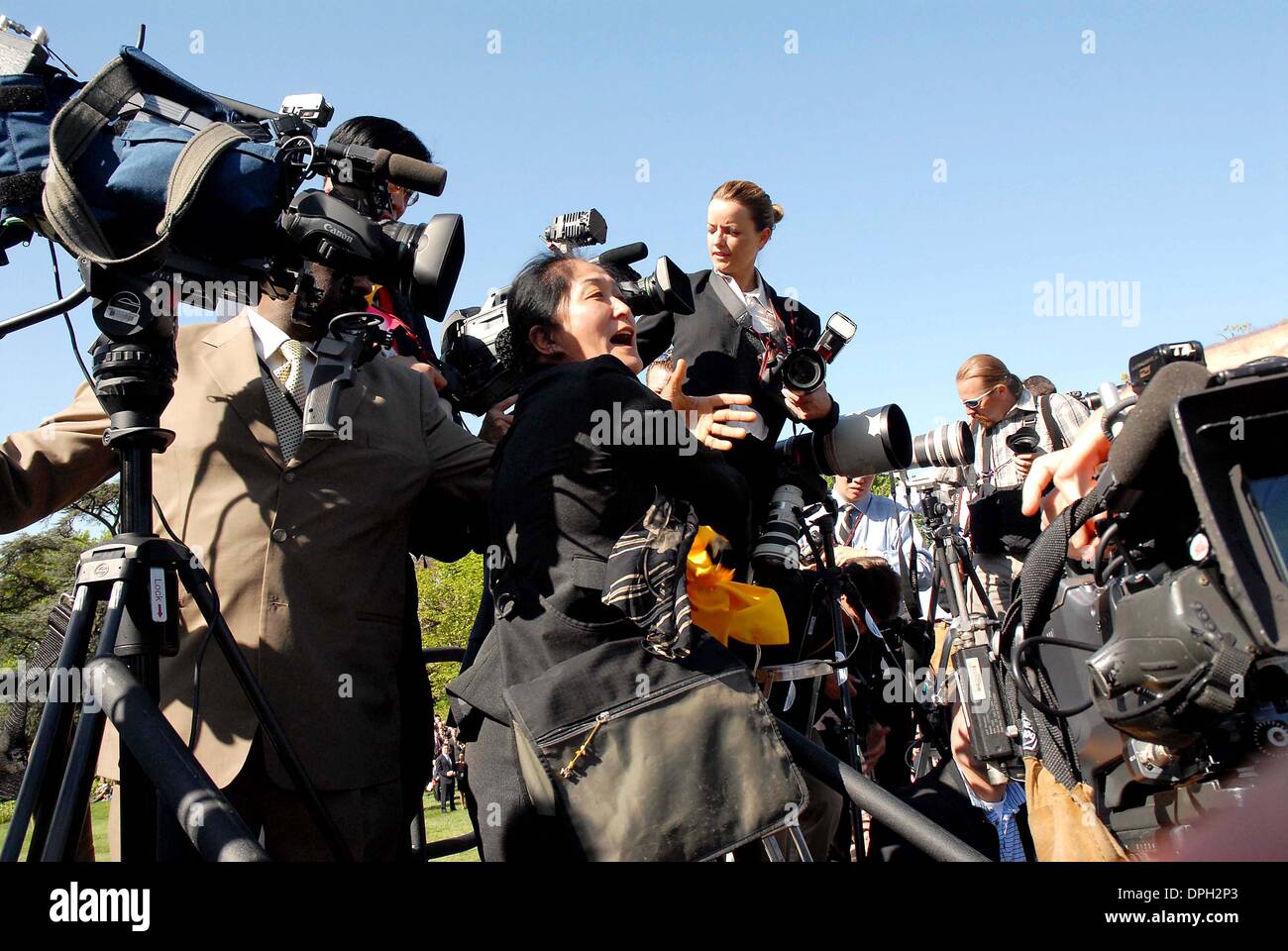 Crowded conditions hi-res stock photography and images - Alamy