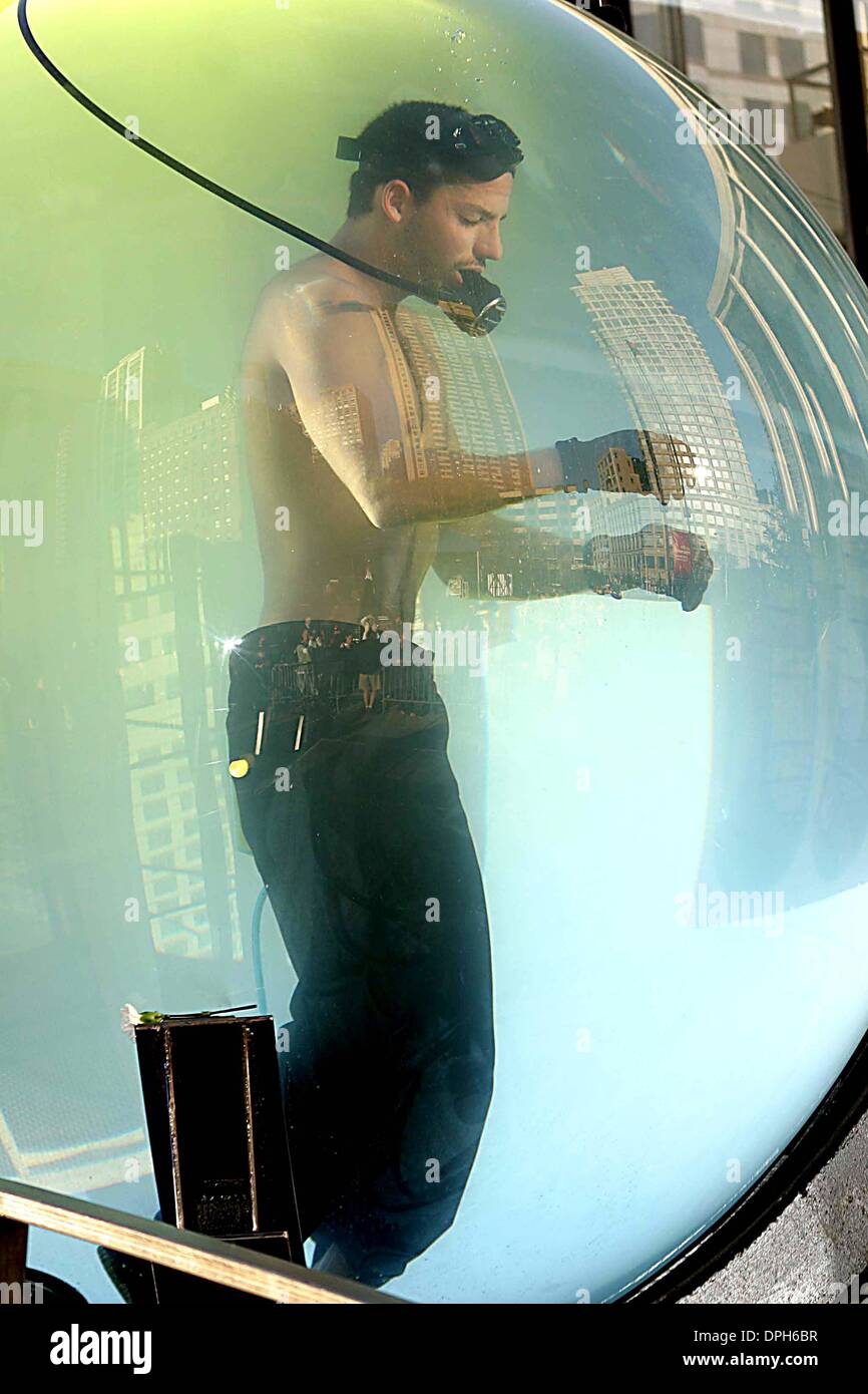 May 1, 2006 - New York, New York, U.S. - K47737ML DAVID BLAINE'S ...