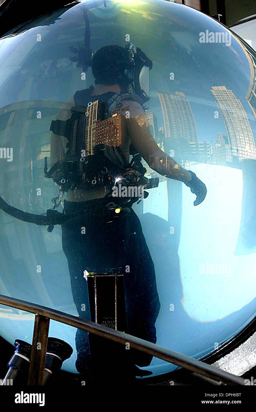 David blaine drowned alive hi-res stock photography and images - Alamy
