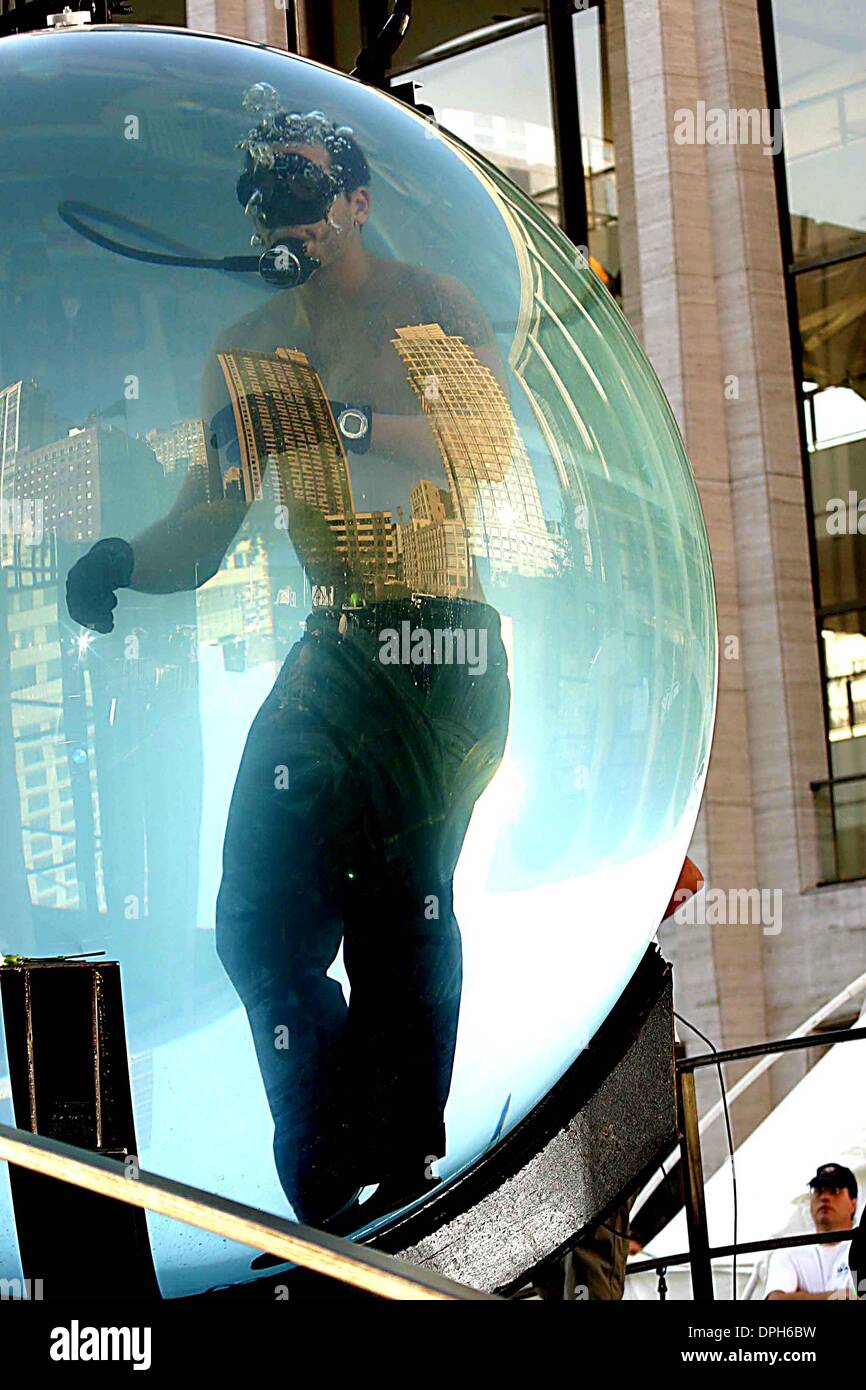 David blaine water hi-res stock photography and images - Alamy