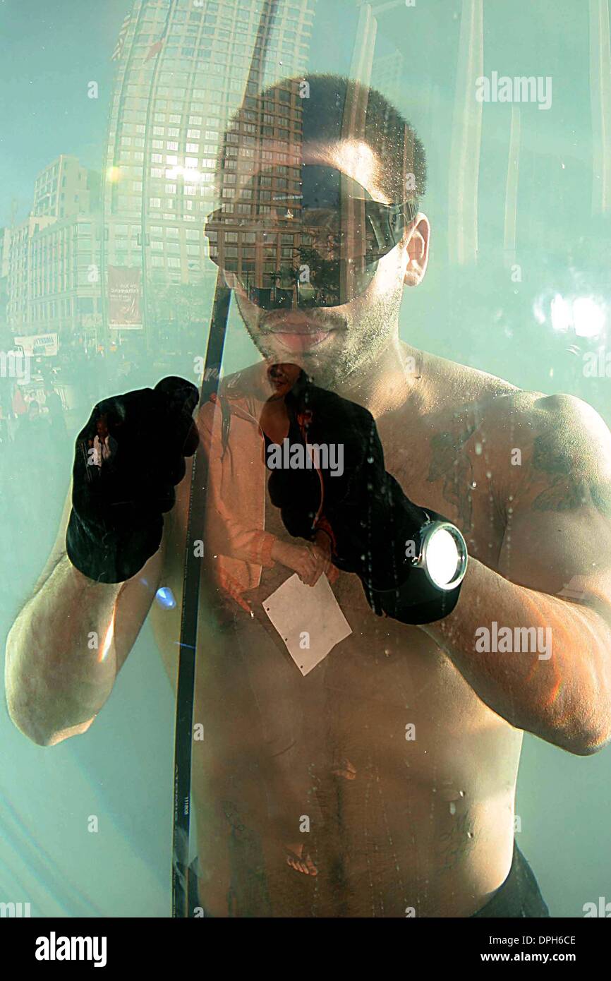 May 1, 2006 - New York, New York, U.S. - K47737ML DAVID BLAINE'S ...