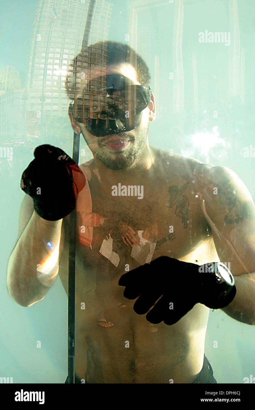May 1, 2006 - New York, New York, U.S. - K47737ML DAVID BLAINE'S ...