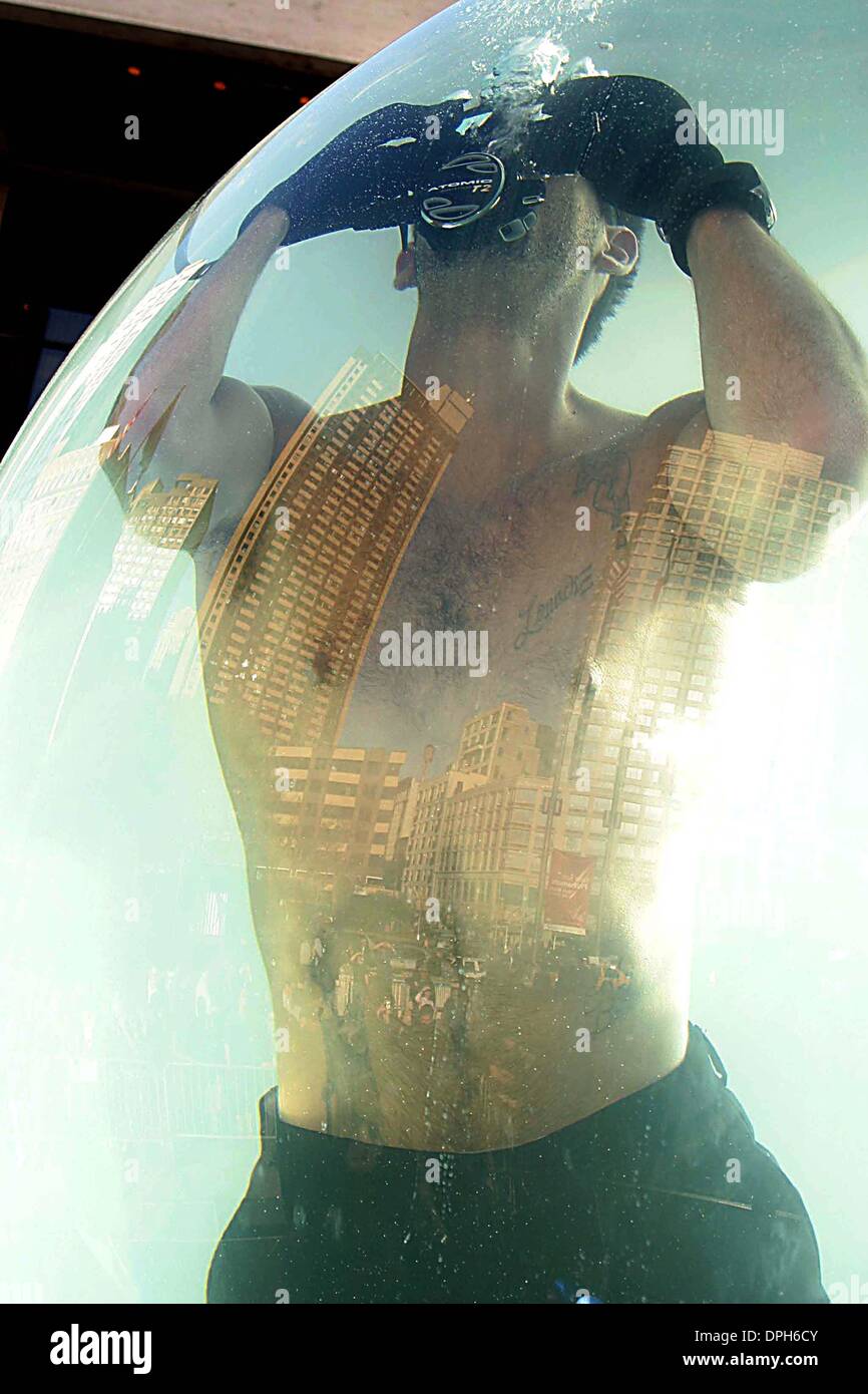 May 1, 2006 - New York, New York, U.S. - K47737ML DAVID BLAINE'S ...