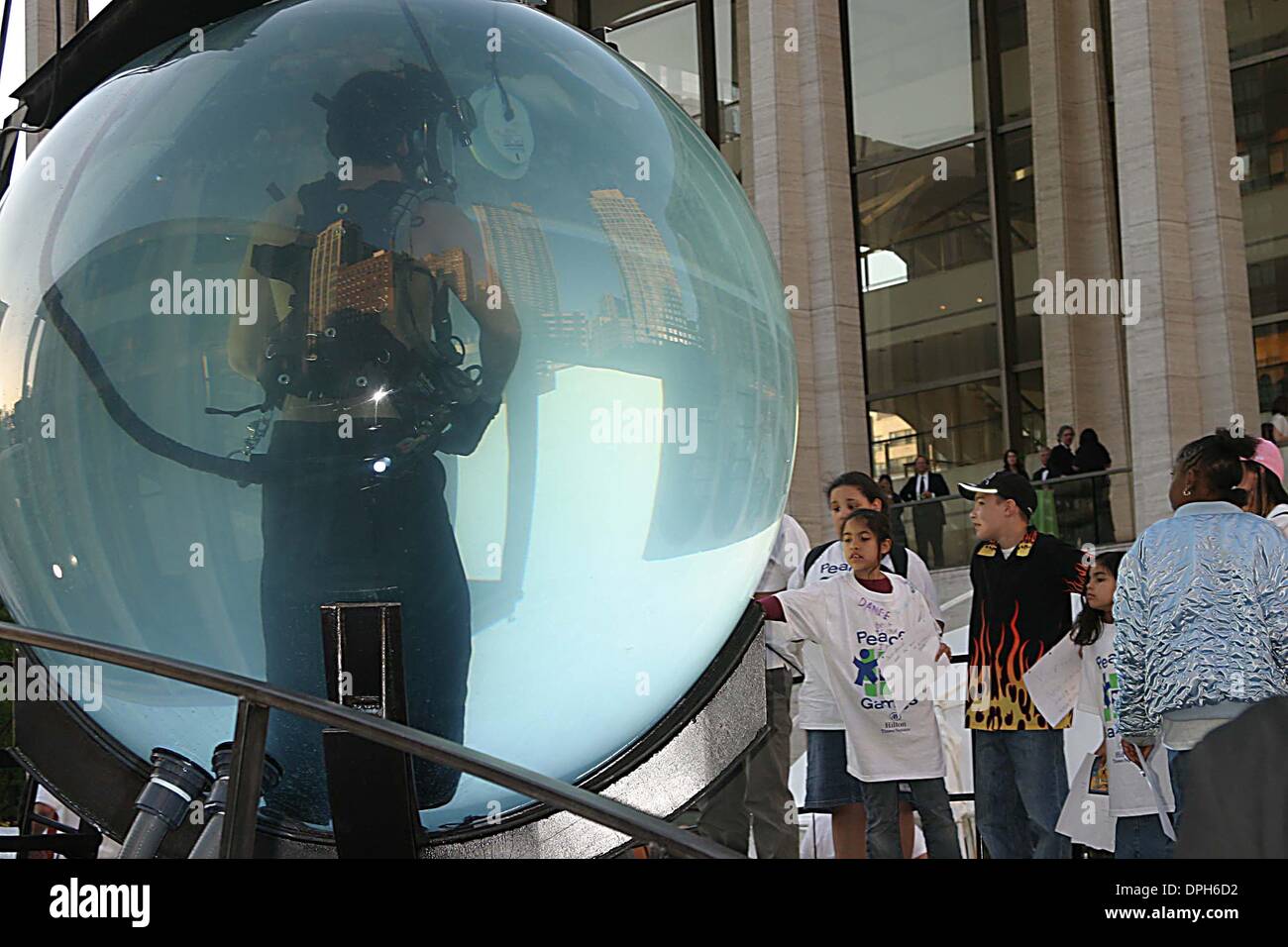 May 1, 2006 - New York, New York, U.S. - K47737ML DAVID BLAINE'S ...