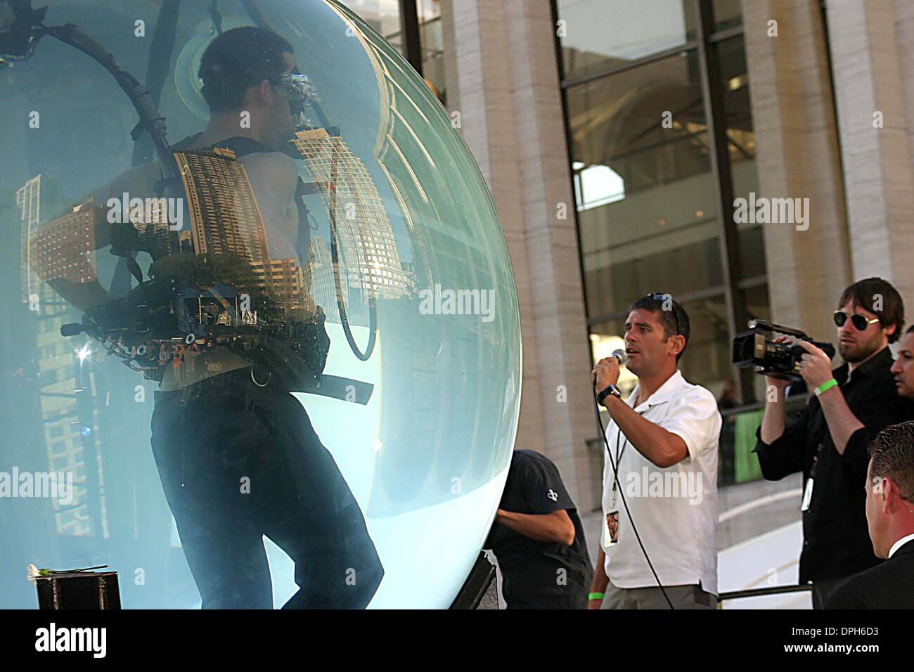 May 1, 2006 - New York, New York, U.S. - K47737ML DAVID BLAINE'S ...