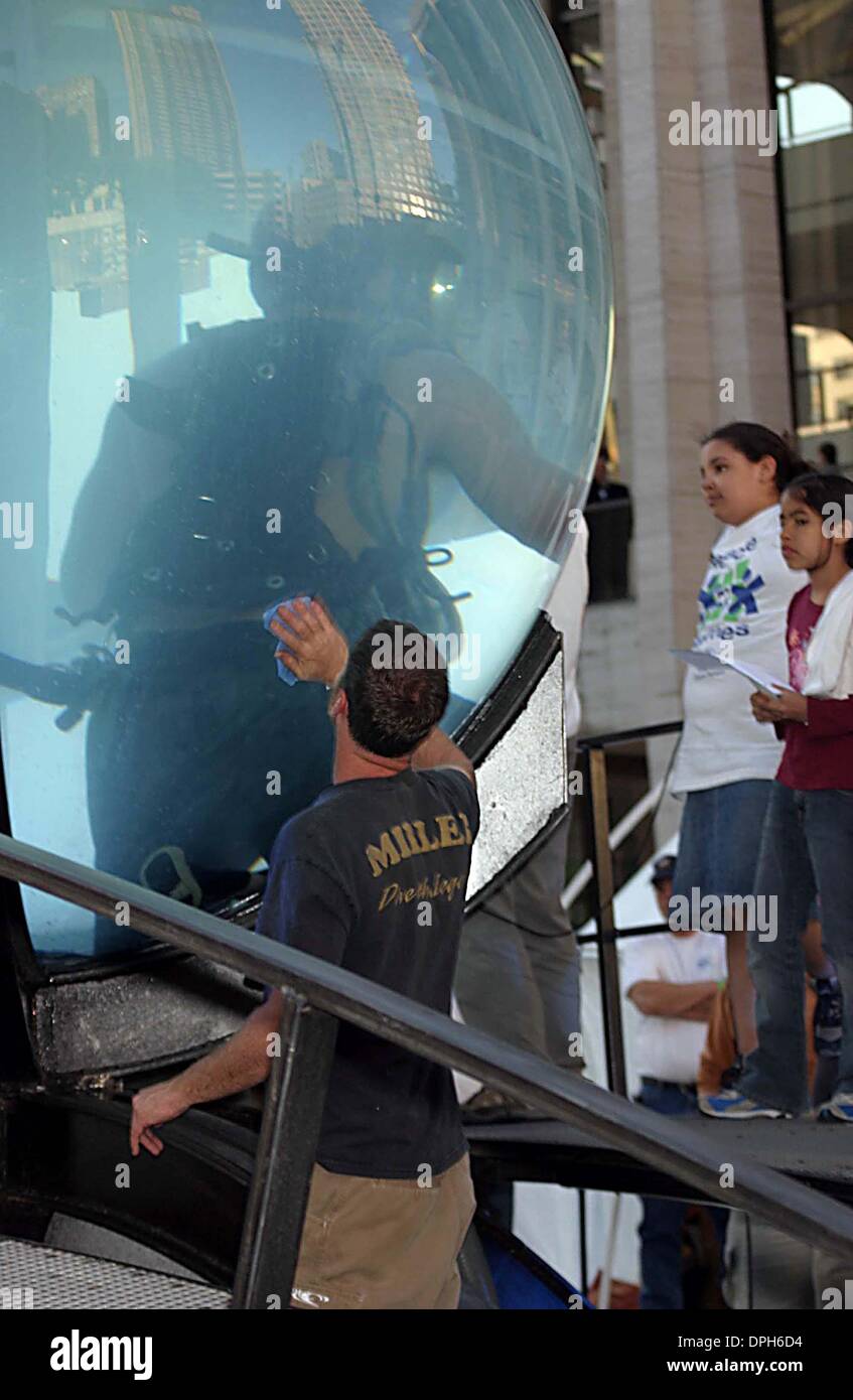 May 1, 2006 - New York, New York, U.S. - K47737ML DAVID BLAINE'S ...