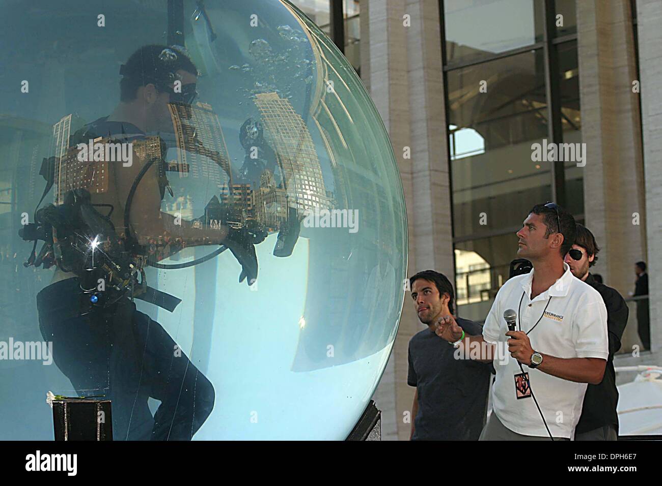 David blaine drowned alive hi-res stock photography and images - Alamy