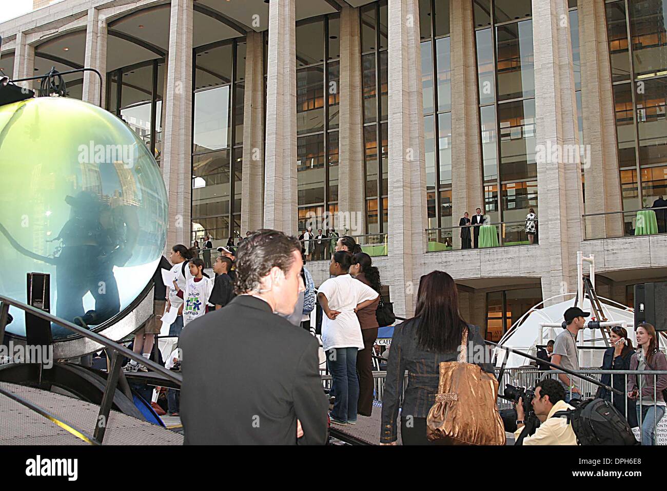 David blaine drowned alive hi-res stock photography and images - Alamy