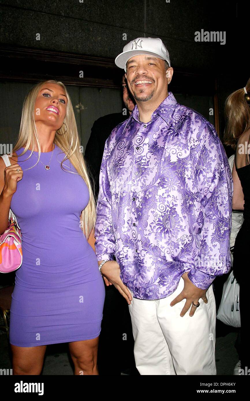 Ice t celebrates hi-res stock photography and images - Alamy